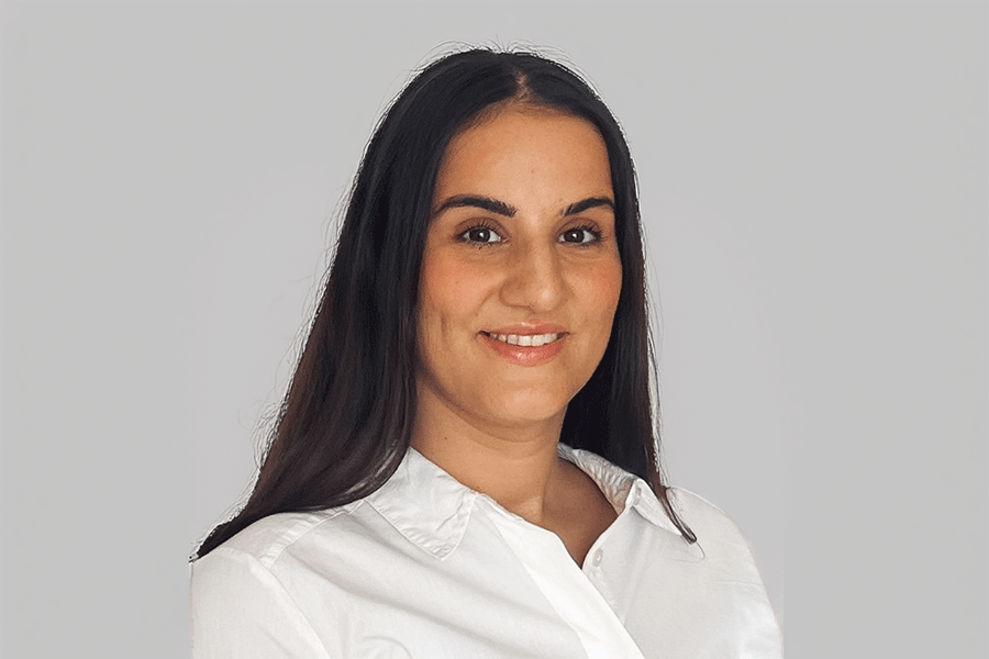 Laura Simonis (German Board Certified)